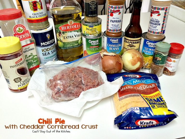 Chili Pie with Cheddar Cornbread Crust – Can't Stay Out of the Kitchen