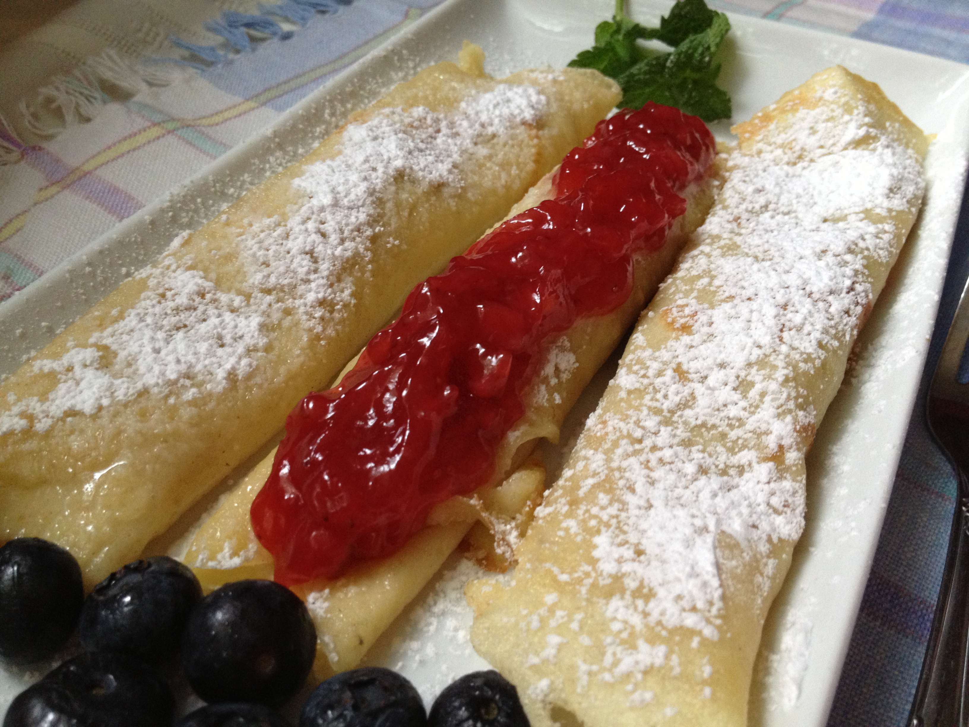 You can serve these with fresh fruit and Greek yogurt on the inside, too!