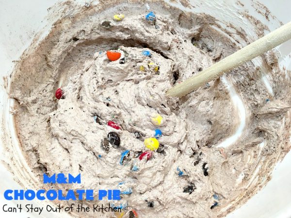 M&M Chocolate Pie – Can't Stay Out of the Kitchen
